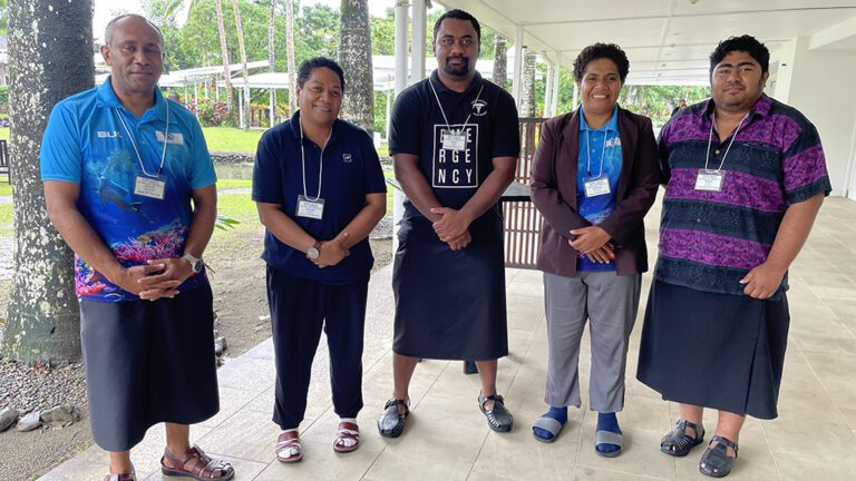 Diving doctors take a plunge into diver health – and Beqa Lagoon!
